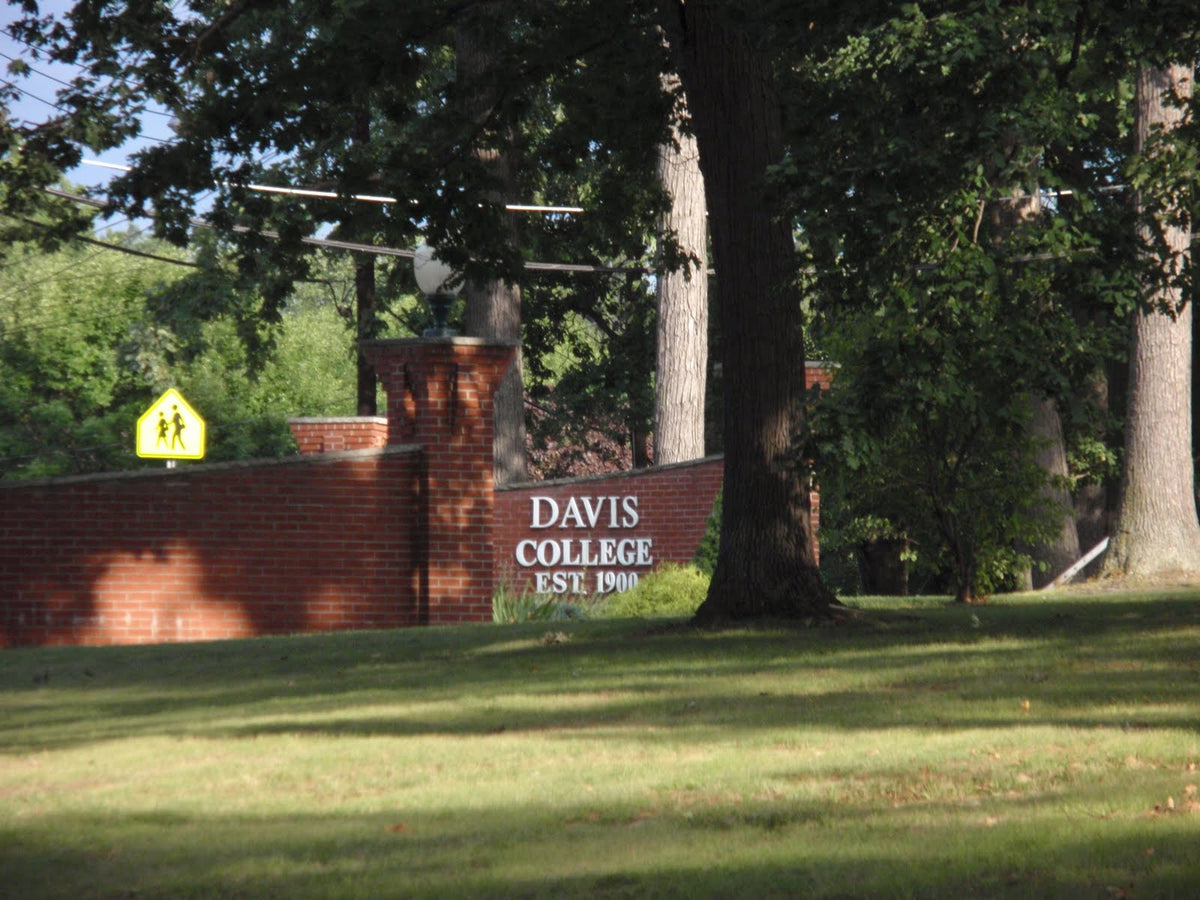 Haaswurth Books wins bid for Davis College Library